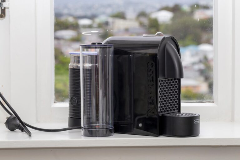 Détartrer une machine à café Nespresso : guide complet — Café Bistro